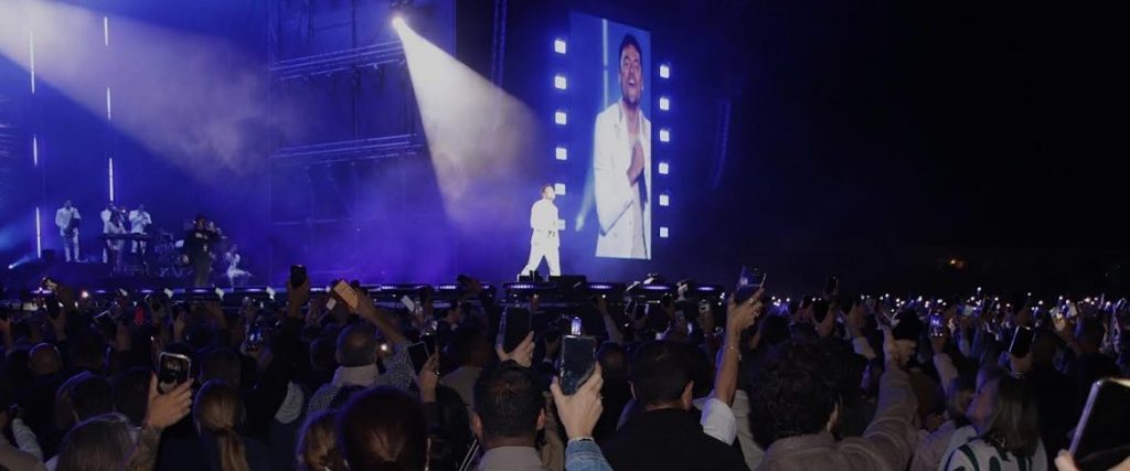 Más de 8000 personas disfrutan del concierto de Carlos Rivera en Playa ...